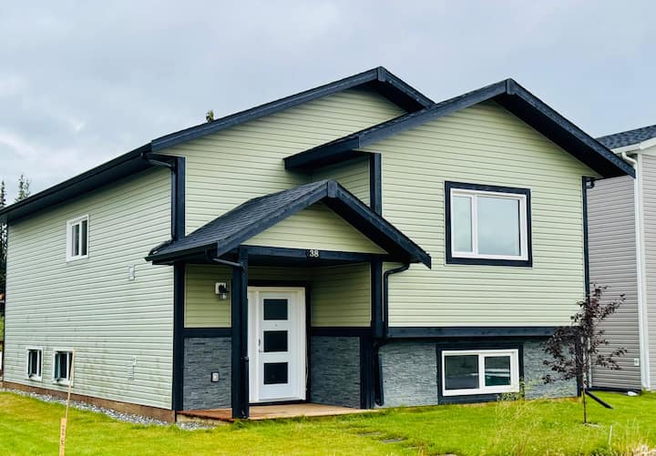 Modern & Cozy 2br Basement Suite In Whitehorse. - 白馬鎮