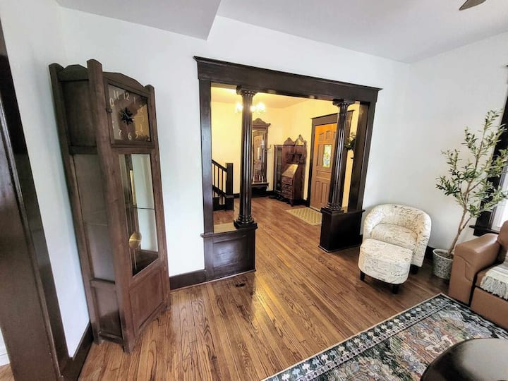 Historic 2-bedroom Home In Quiet Neighborhood - Champaign, IL