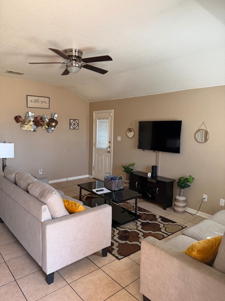 Killeen’s Best 3br/2ba Comfortable Secret Stay - Killeen, TX