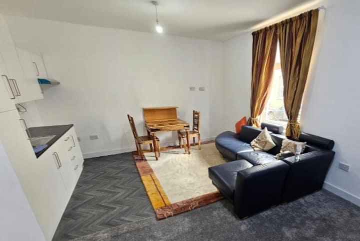 Clean 2- Bedrooms, 1 Bathroom House In Bradford - Halifax