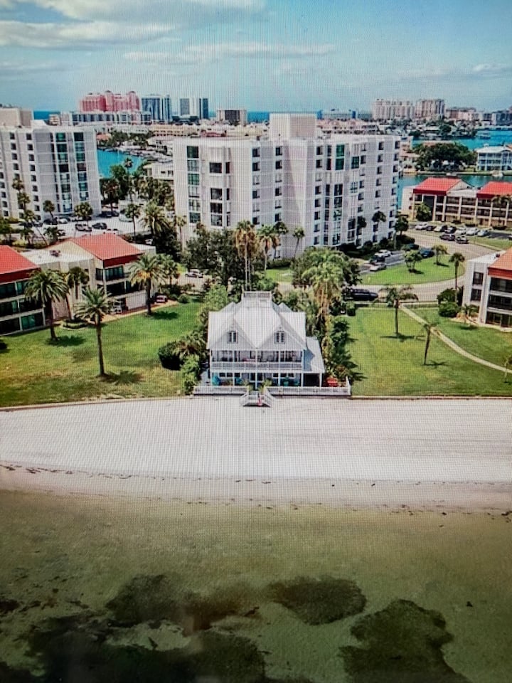 Beachfront Paradise Pet Friendly Home - Clearwater Beach, FL
