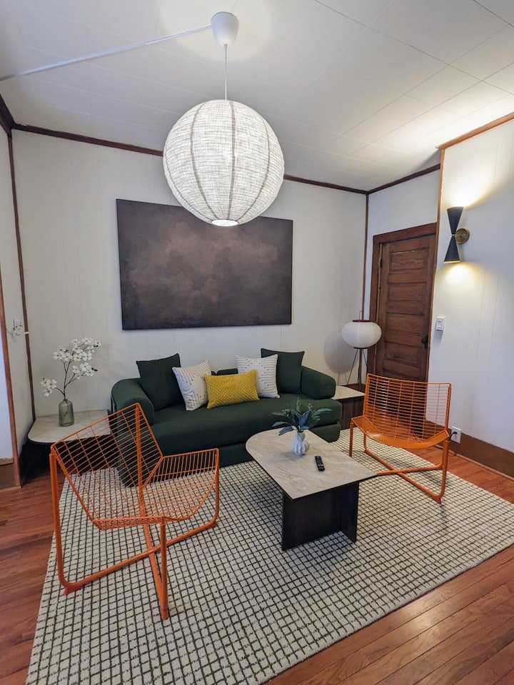 Vibrant, Fully Remodeled Spacious Emu Apartment - Ypsilanti