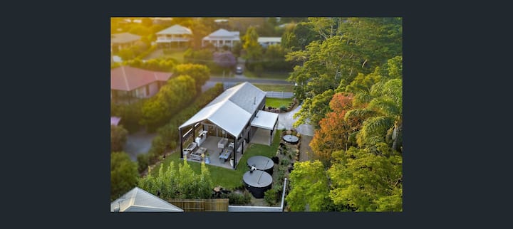 Modern Luxury Retreat | 4br | Sleeps 8 - Mount Tamborine