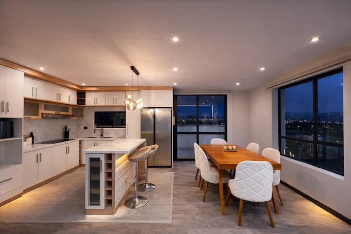 Penthouse Elegante Y Vista Panorámica - Loja