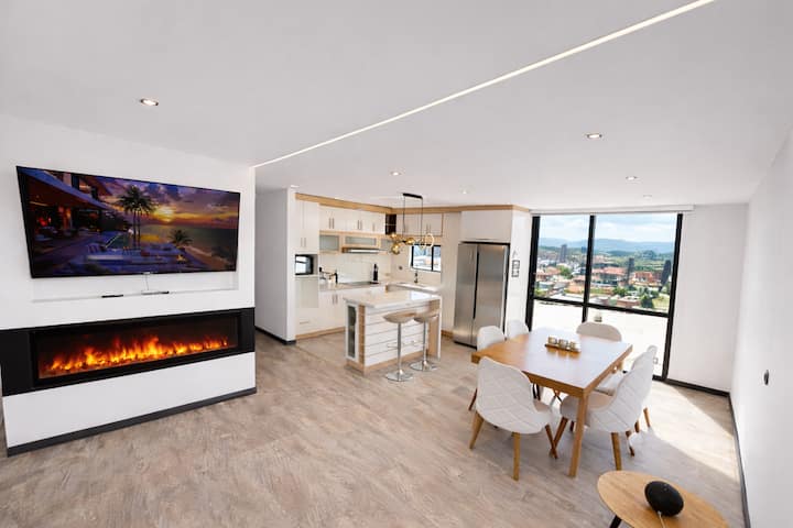 Penthouse De Lujo Con Jacuzzi Vista La Ciudad - Loja