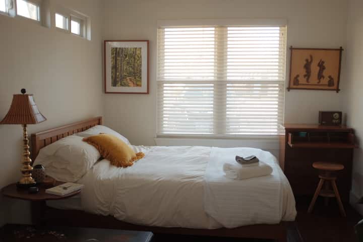 Cozy Suite W/ Flexible Check In/out Times - Austin, TX