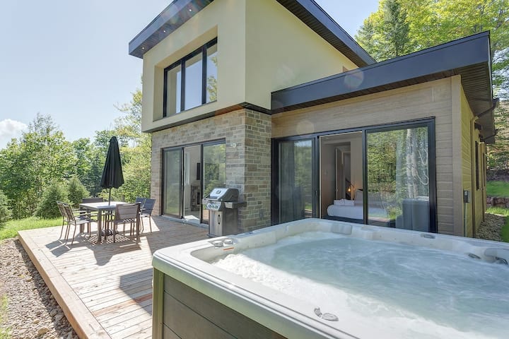 Cozy Cottage Retreat Near The Slopes - Mont-Tremblant