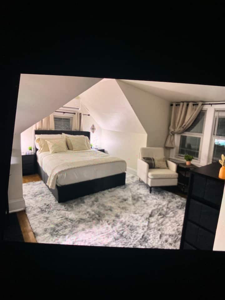 3rd Floor Suite: Bedroom, Living Room & Loft - Bridgeport, WV