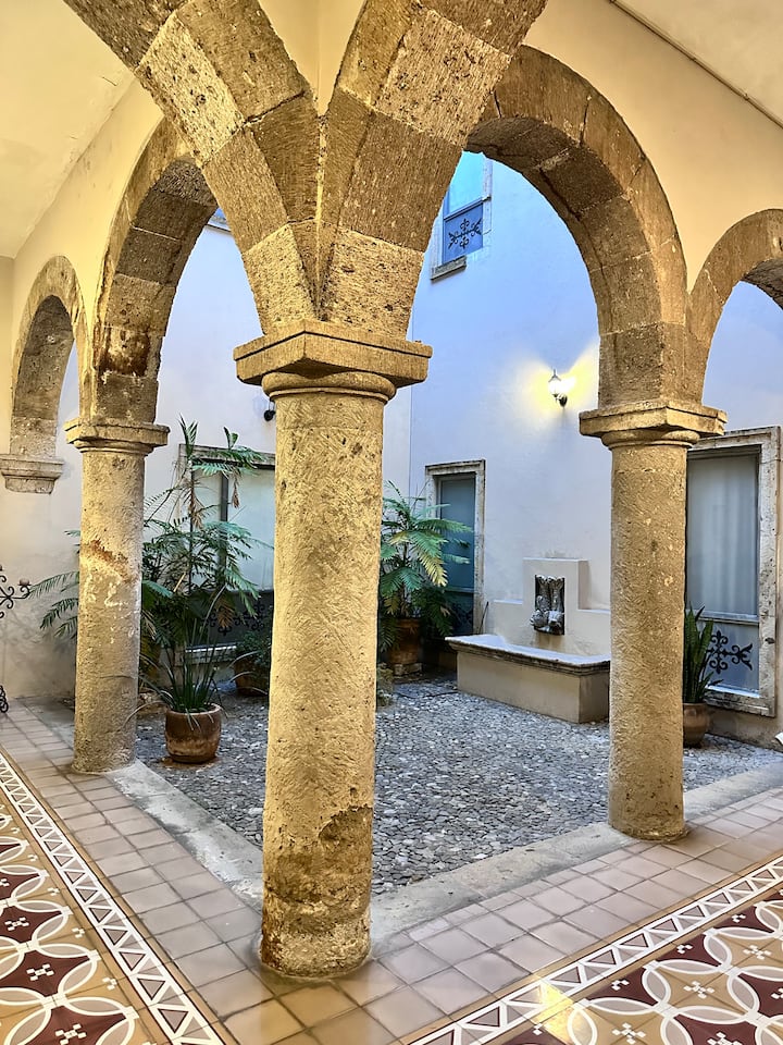 Iconic Restored Apt. In The Heart Of Guadalajara - Guadalajara, Mexico