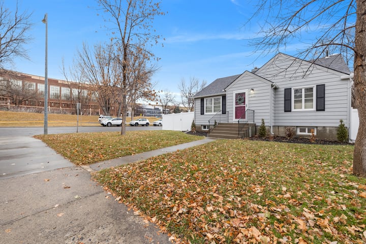 Modern 2 Bed Apartment 2 Minutes To Hospitals - Billings, MT