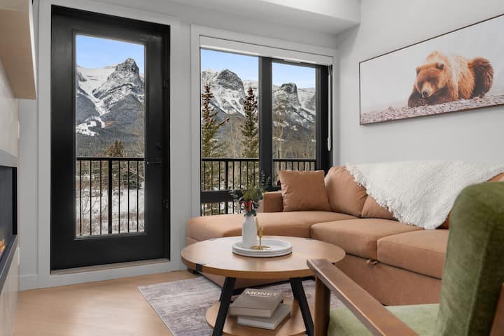 Mountain Views | Pool & Hot Tub | 15 Min -> Banff - Canada