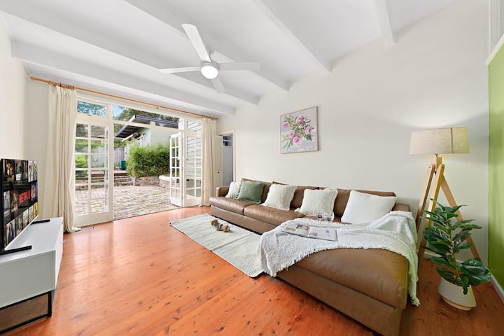 Elegant 4br Sanctuary With Private Pool - Gordon