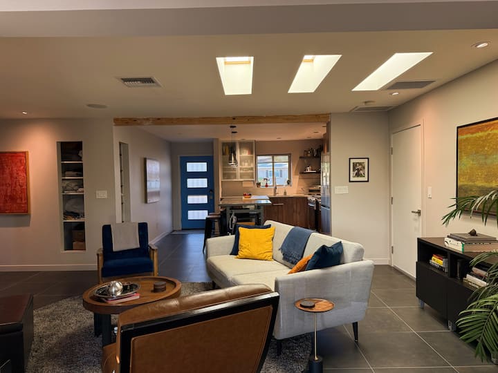 Walk To Town And Stadium. . . And Fun! - Paradise Valley, AZ