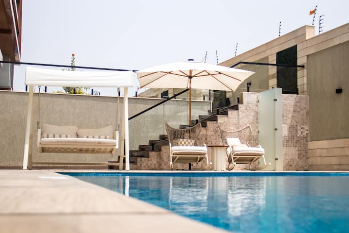 Modern Airport West Studio | Pool + Skyline Views - Accra