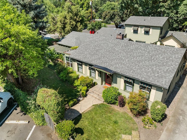 Heritage House - Large 3bd/2ba W/2 On-site Parking - Jacksonville, OR