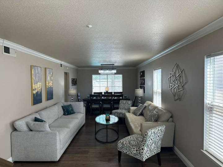 Spacious 5br Retreat W/ Private Pool&spa-ev Charge - Fontana, CA