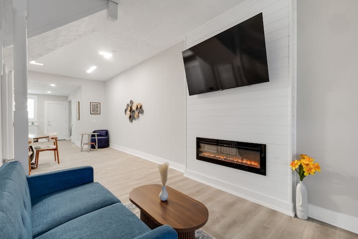 Cozy Indy Retreat • Walk To Lucas Oil & Downtown - Indianapolis, IN