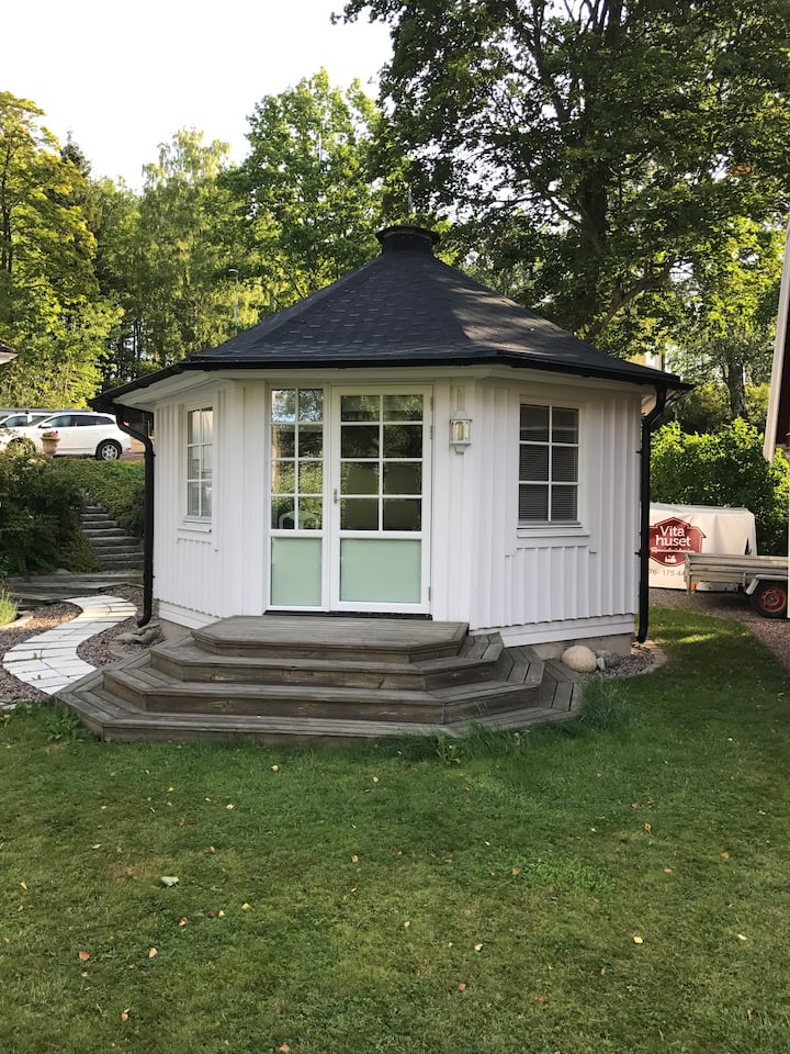 Egen Sjönära Gäststuga Med Toa, Dusch Och Kök - Uppsala