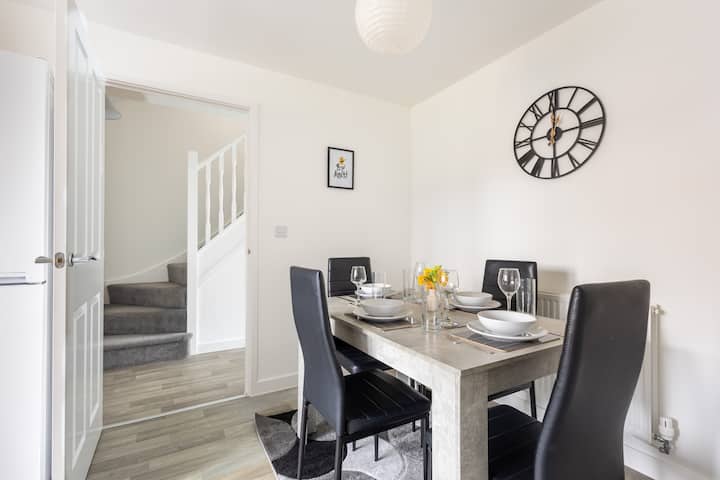 Modern 3 Bed Derby Home With Free Parking - Derby