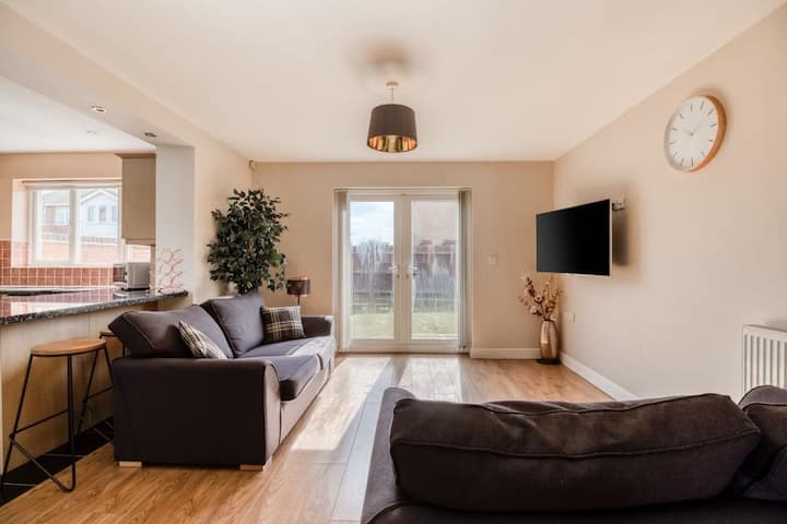 Moorland House - Leicester