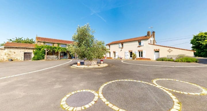 Deux Grands Gîtes Pour 25 Personnes Avec Piscine - Beaupréau