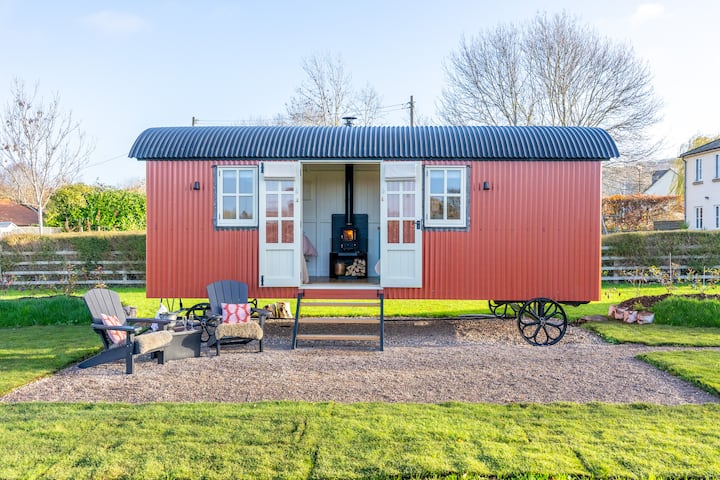 Red Robin Retreat - Broadway