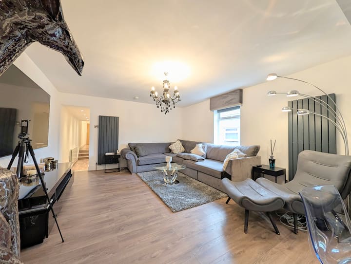 Stylish Birkdale Retreat Near Royal Birkdale Golf - Southport