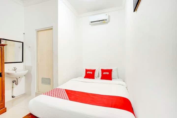 Elegant Deluxe Stay Near Unisla W/ Wifi Access - Lamongan