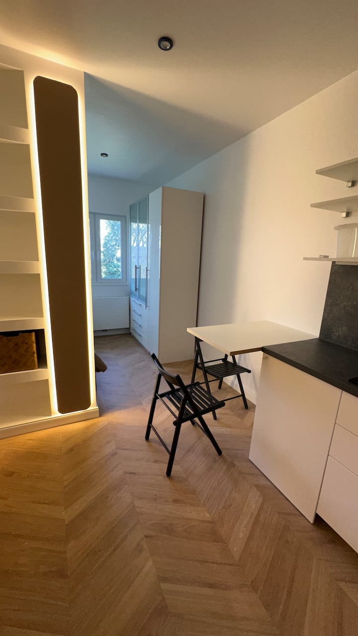 Stylisches Design-apartment Mit Walk-in Dusche - Marburg