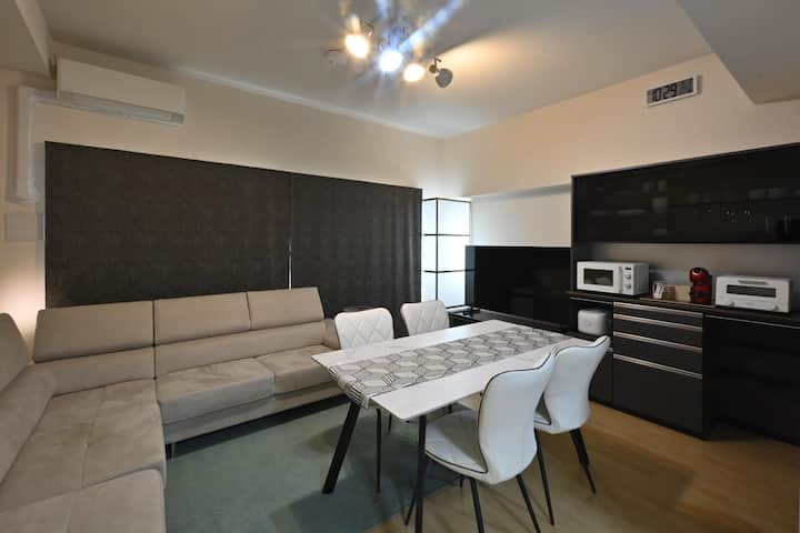 チェックイン12時　チェックアウト15時　27時間滞在　無料送迎車付き　一階　広々64平米 - Nagoya