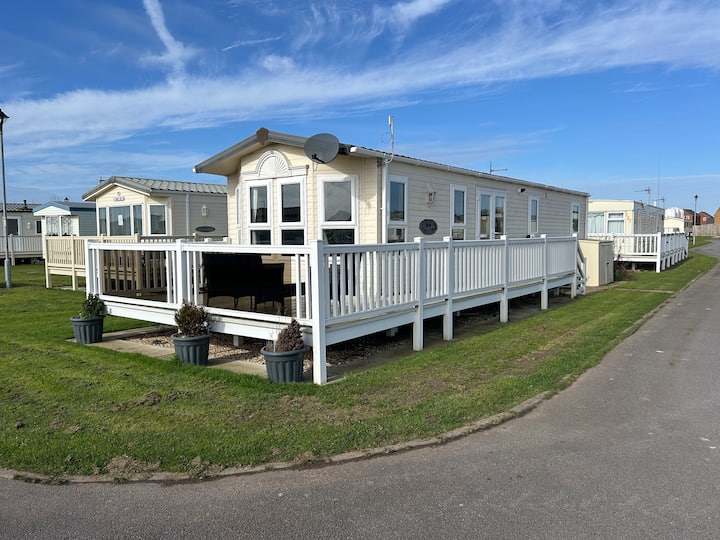Cosy Caravan • Close To Fantasy Island • F133 - Ingoldmells