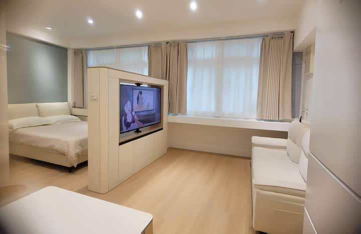 Ximen西門站600公尺／高級新裝潢／全屋智能配備／雙面旋轉電視／洗衣烘衣機／溫馨奶油風格1-4人 - Tajpej