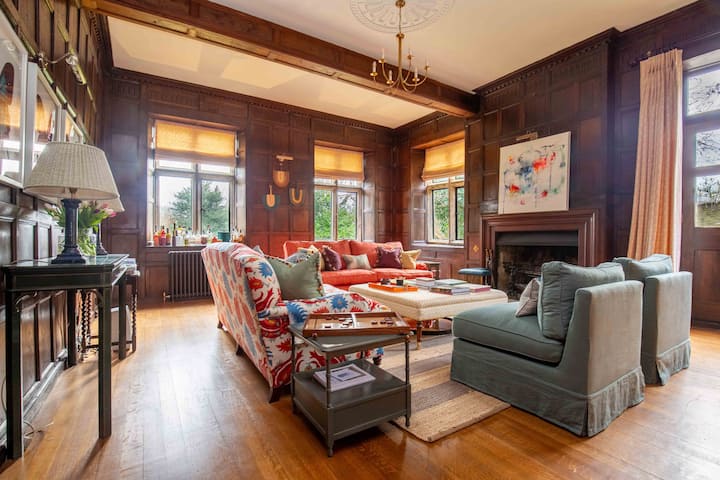 Manor House On Edge Of Cotswolds - Banbury