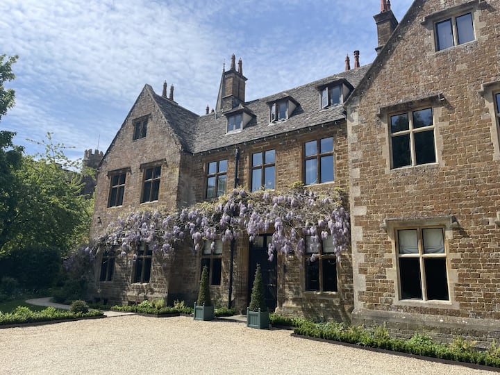 Manor House On Edge Of Cotswolds - Banbury