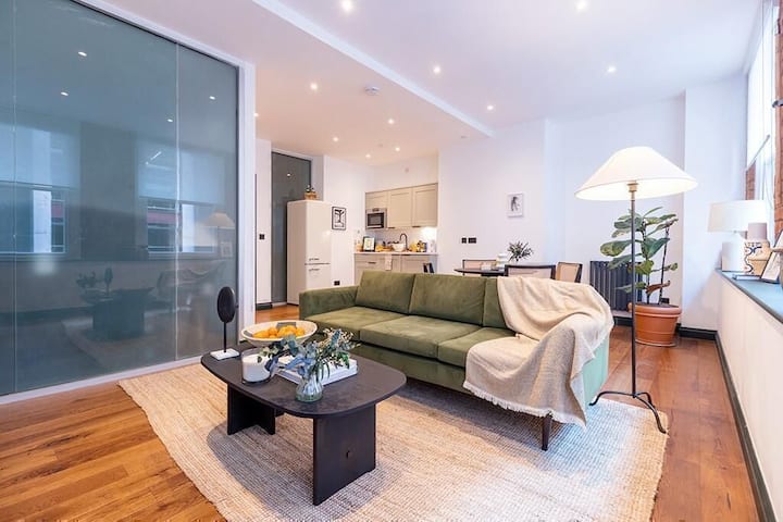 Manchester City Base | Steps From Attractions - Manchester