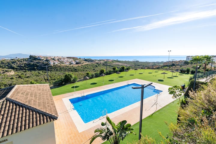 Modern Apt W/pool & Sea View Near La Duquesa - Sotogrande