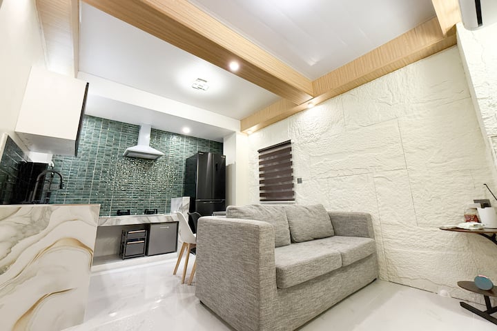 Premium 1br Suite W/ Living Space • Self Check-in - Taytay
