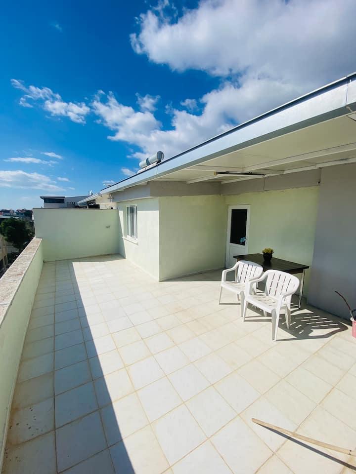 Altınoluk’da Dağ Ve Deniz Manzaralı Teras Kat - Altinoluk