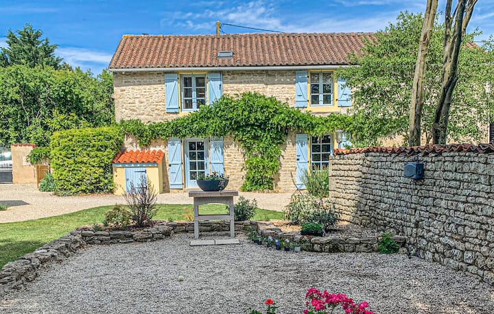 Maison D'hôtes "Wisteria" Avec Piscine Et Jardin - Charente