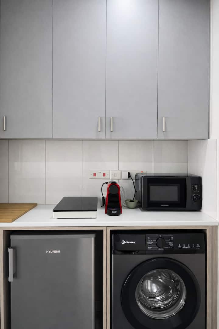 Kyma Studio: Prime Location & Private Parking - Larnaca