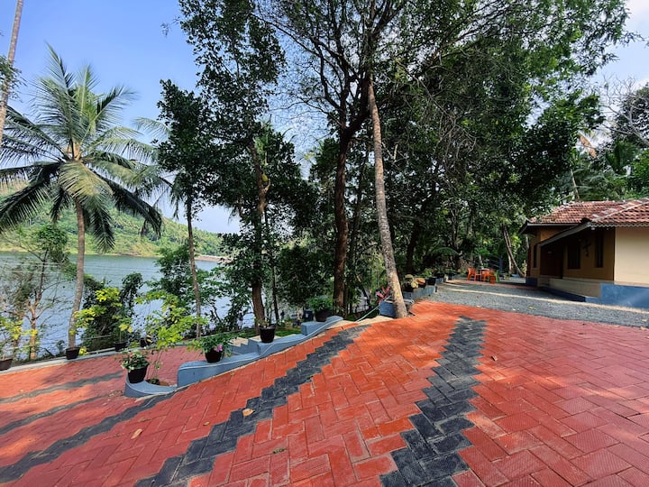 Coffee Cottage: Poomala Dam, Thrissur- Pool Villa - Thrissur