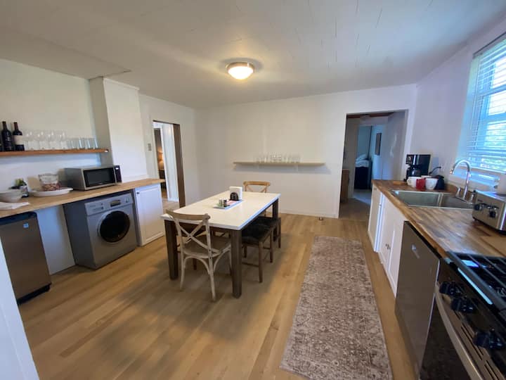 Cozy And Charming In Historic Bloomington - Bloomington, IN