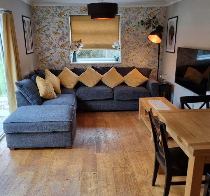 4br 2b | Sleeps 7/8 | Own Drive | Secure Garden - 브렌트우드