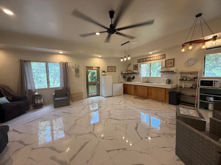 Modern 2br Home Near Apia | Ac + Close To Beaches - Apia