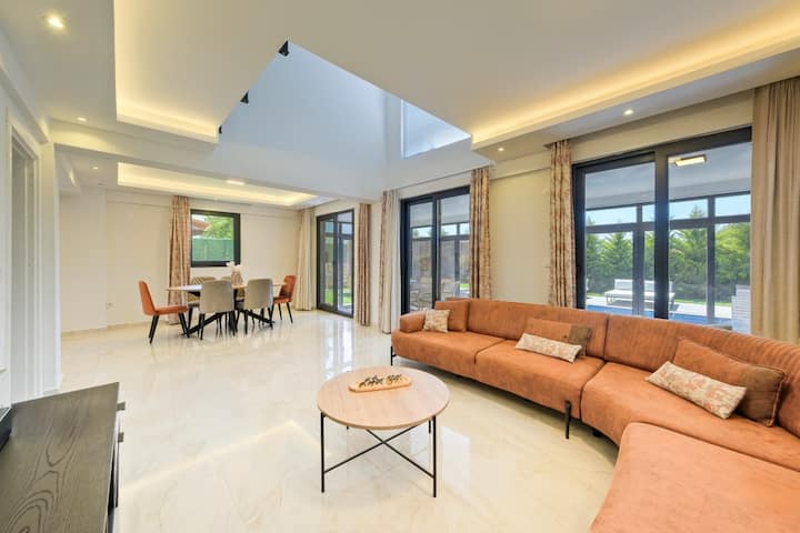 ÖLüdeniz'de Merkeze Yakın 6 Kişilik Jakuzili Villa - Ölüdeniz