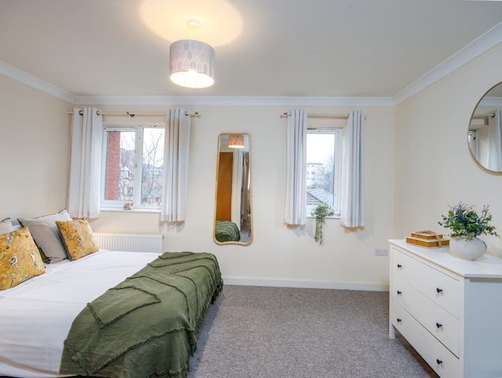Central - Free Parking - Sleeps 7 - Southampton