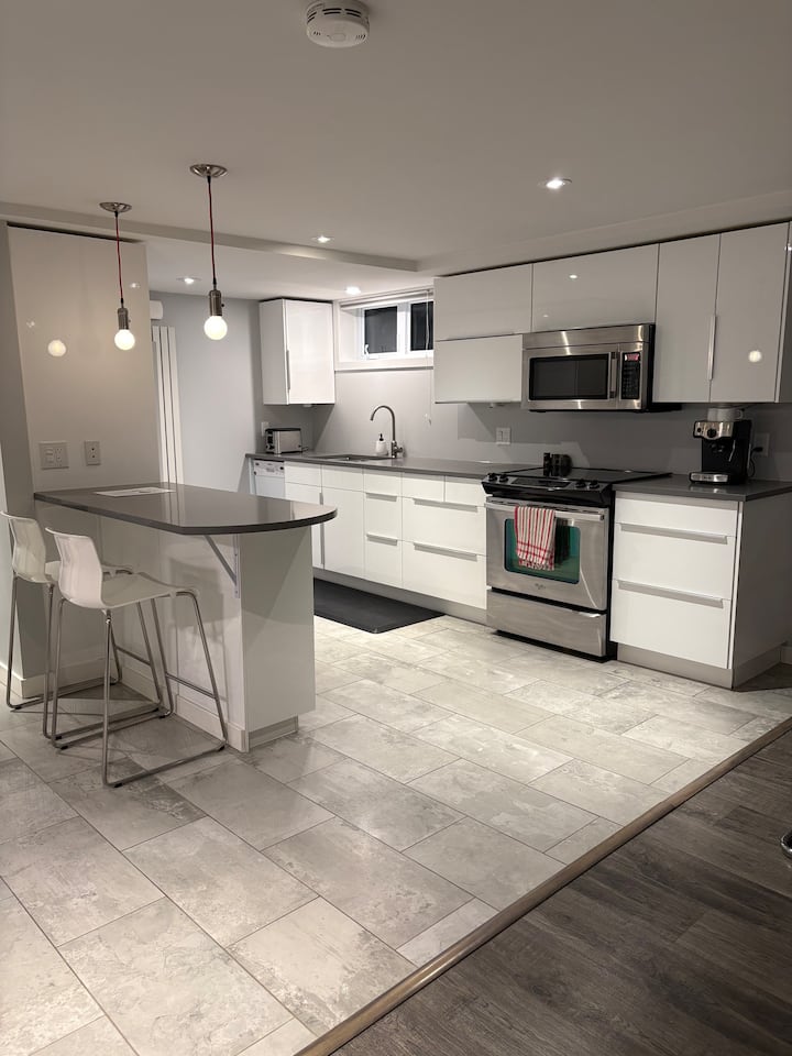 Grand Logement  De 900 Pieds Carré Au Sous Sol - Gatineau