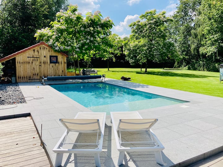 Tomorrowland Garden Escape Pool & Hot Tub - Hamme