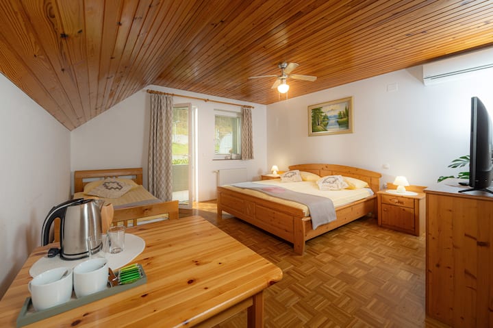 Pr Matjon Triple Room | Balcony - Bled