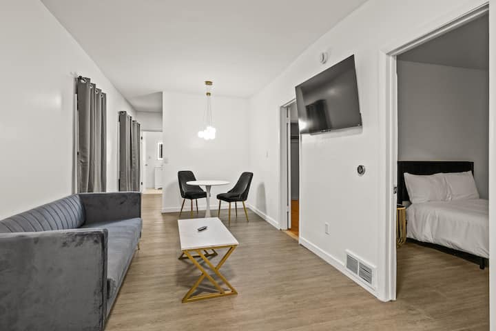 Whole Apt|in-unit Laundry|parking|central Location - Rochester, NY